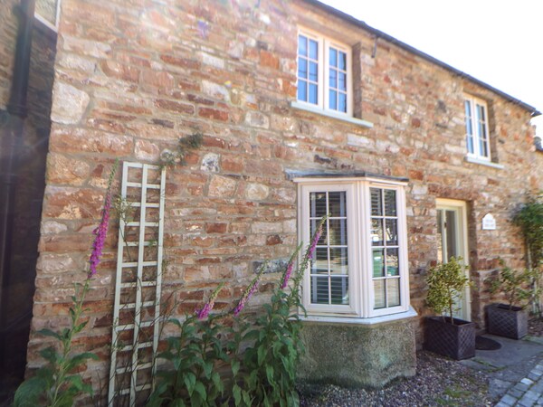 Old Wool Shop, Pet Friendly, Character Holiday Cottage In Redmire - Leyburn