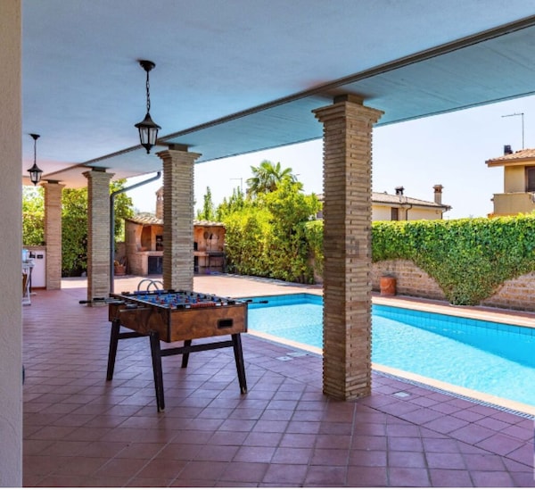 Villa Isoletta, Beautiful Vacation Home With Pool - Ladispoli