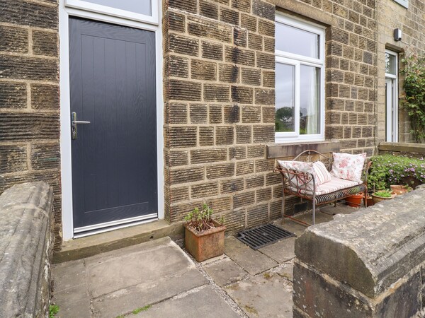 2 James Street, Pet Friendly, Character Holiday Cottage In Oakworth - Haworth
