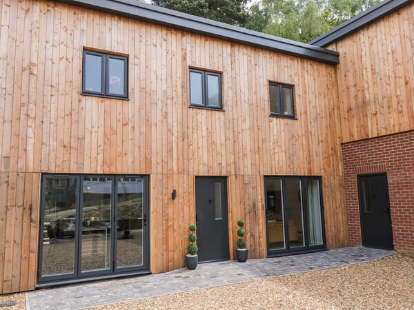 Stag Cottage, Family Friendly, With Hot Tub In Lytchett Matravers - Wareham