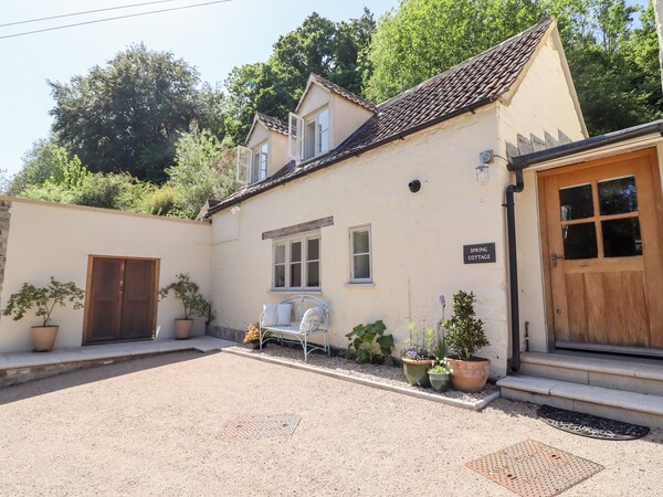 Spring Cottage, Pet Friendly, Character Holiday Cottage In Stroud - Stroud