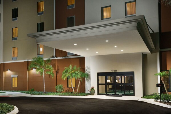 2 Units Close To Universal Orlando Resort! Pool, Free Shuttle To Theme Parks! - Lake Buena Vista, FL