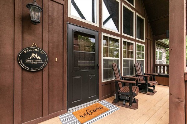 Updated Stonebridge Lodge, Log Beds,  Deck With Tv And Large Grill , Open Yard | 115 - Branson, MO