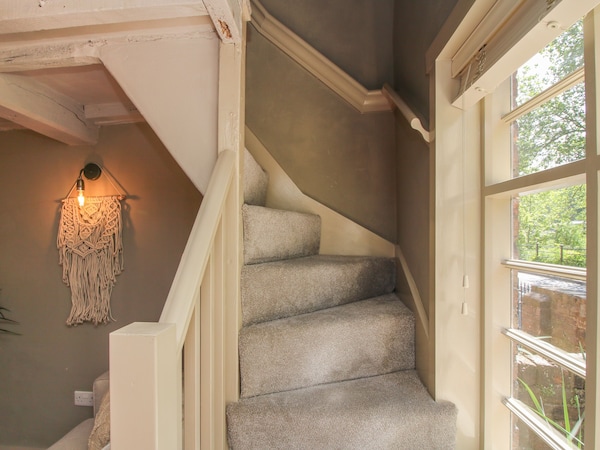 Number 5, Pet Friendly, Character Holiday Cottage In Ironbridge - 英國