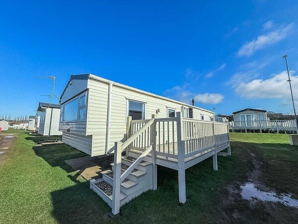 Lovely 8 Berth Caravan At Manor Park Nearby Hunstanton Beach 23107s - Hunstanton