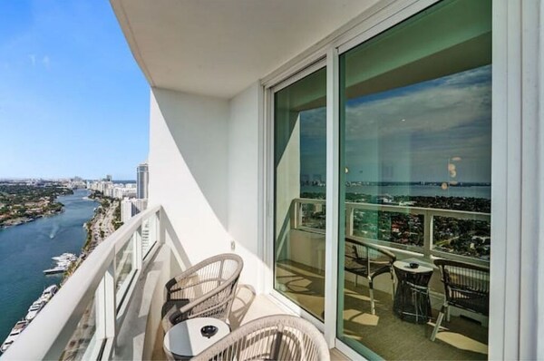Junior Suite 33rd Flr In Fontainebleau Miami Beach - South Beach, FL