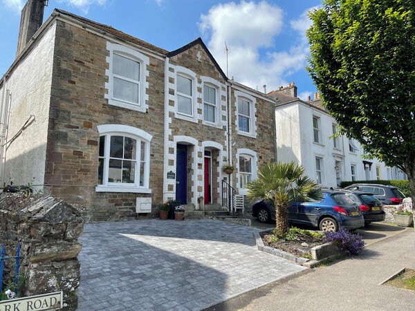 The Oystercatcher, Romantic, With A Garden In Falmouth - St Mawes
