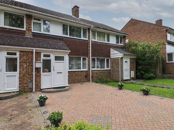 The Angel's Rest, Family Friendly, With A Garden In Bletchley - Hertfordshire