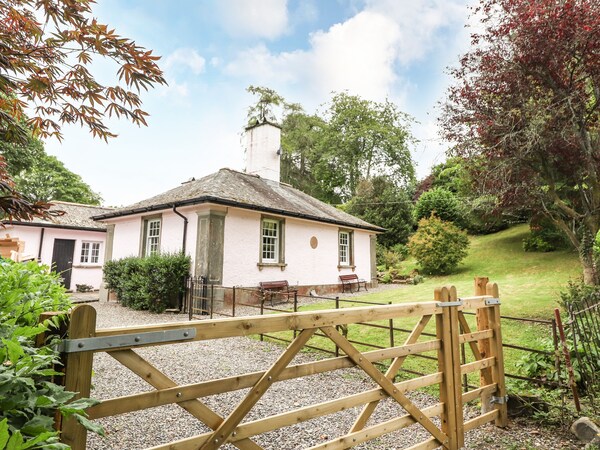 Upper Lodge, Pet Friendly, With Open Fire In Bowness-on-windermere - Bowness-on-Windermere