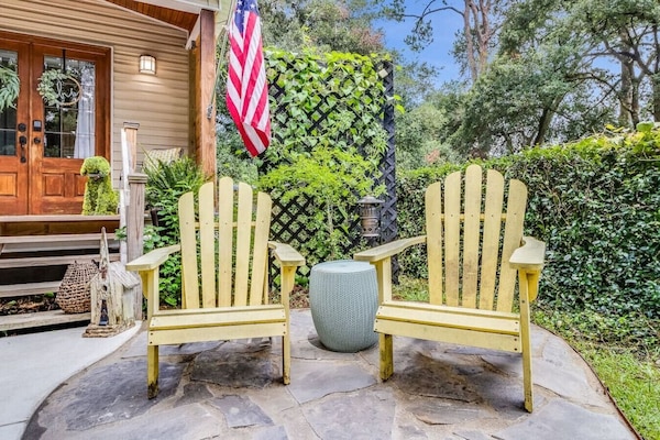 Cozy Cottage · Cozy Tiny House Living W/ Beautiful Courtyard - Louisiana