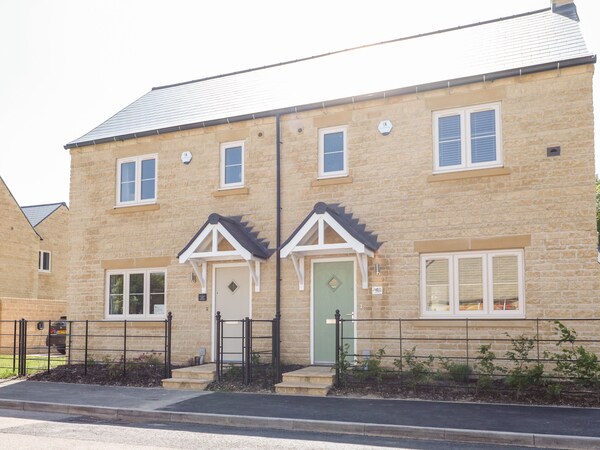 Beaus House, Pet Friendly, With A Garden In Bourton-on-the-water - Burford