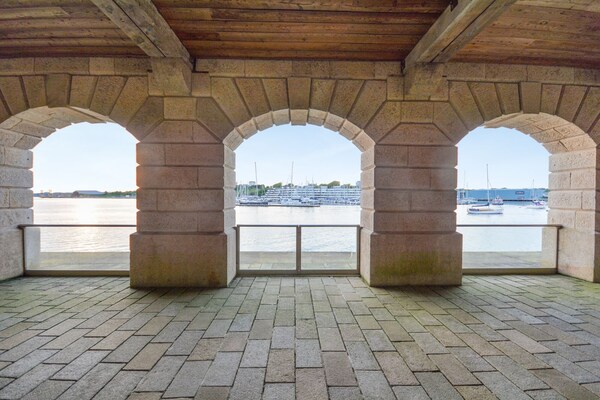 Apartamento-baño Privado-apartamento-vista Al Patio-luxury Apartment At Rwy - Plymouth