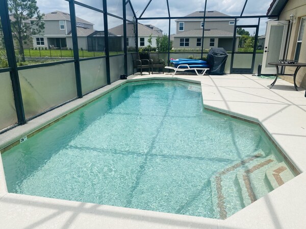 Beautiful Resort Home With Pool Sleeps 8! - Davenport, FL
