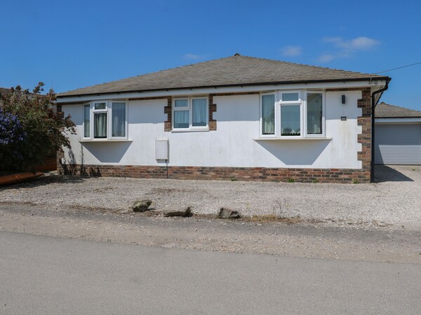 50 Harbour Road, Pet Friendly, With Open Fire In Pagham - Bognor Regis