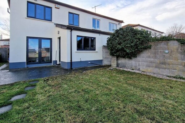 2 Minute Walk To Luas (Tram)! - Dún Laoghaire