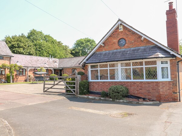 Elm Tree Cottage, Family Friendly, With A Garden In Melton Mowbray - Melton Mowbray