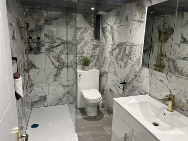 Feathers Suite Lovely Newly Renovated - Blackpool
