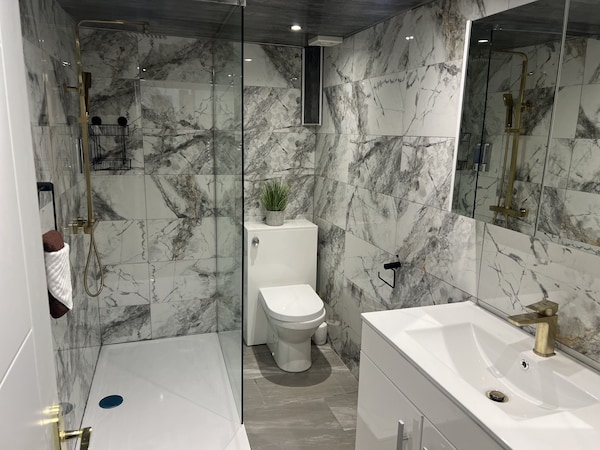 Feathers Suite Lovely Newly Renovated - Blackpool