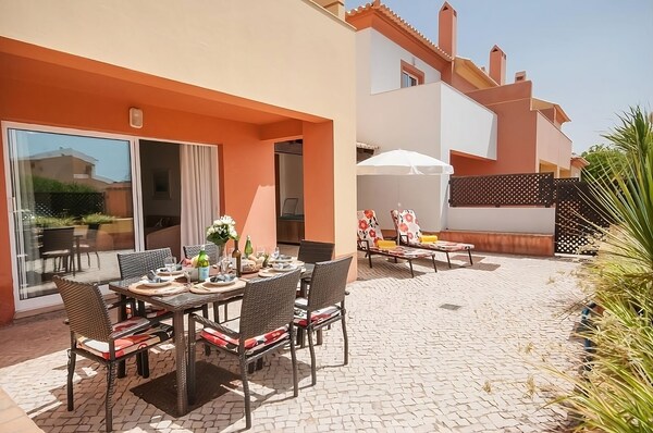 Comfortable 3br Unit Close To Meia Praia Beach! 2 Outdoor Pools, Free Parking! - Lagos