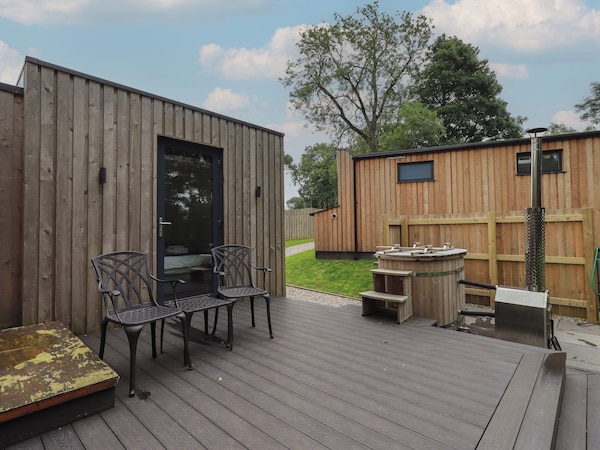 Brow Wood Cabin, Pet Friendly, With Hot Tub In Ullswater - Pooley Bridge