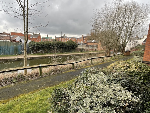 No24 - 2-bed Boutique Apartment - Hosted By Hutch - Kenilworth Castle and Elizabethan Garden