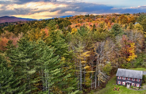 Stowe Sticks: 4 Br, A/c, Gas Fireplace, Firepit, Deck! - Stowe, VT
