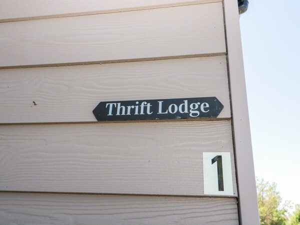 Thrift Lodge, Pet Friendly, Character Holiday Cottage In Embleton - Craster
