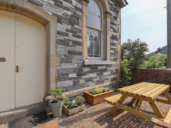 Chapel House, Pet Friendly, Character Holiday Cottage In Glyn Ceiriog - Llangollen