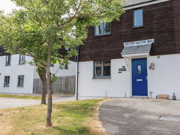 Spinnaker, Pet Friendly, Character Holiday Cottage In Charlestown - St Austell