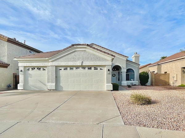 Private And Charming Vacation Home Near Downton Gilbert - Pool/hot Tub/fireplace - Mesa, AZ