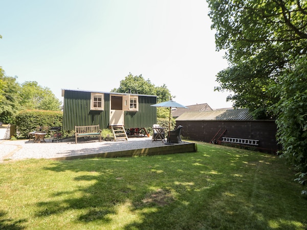 Shepherd's Hut, Romantic, With Open Fire In Castleton, Peak District - Castleton