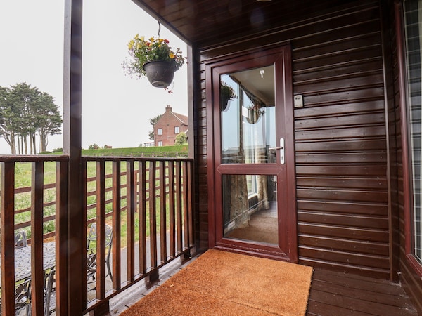 Handale Banks Farm Lodge, Pet Friendly, With A Garden In Liverton - Staithes