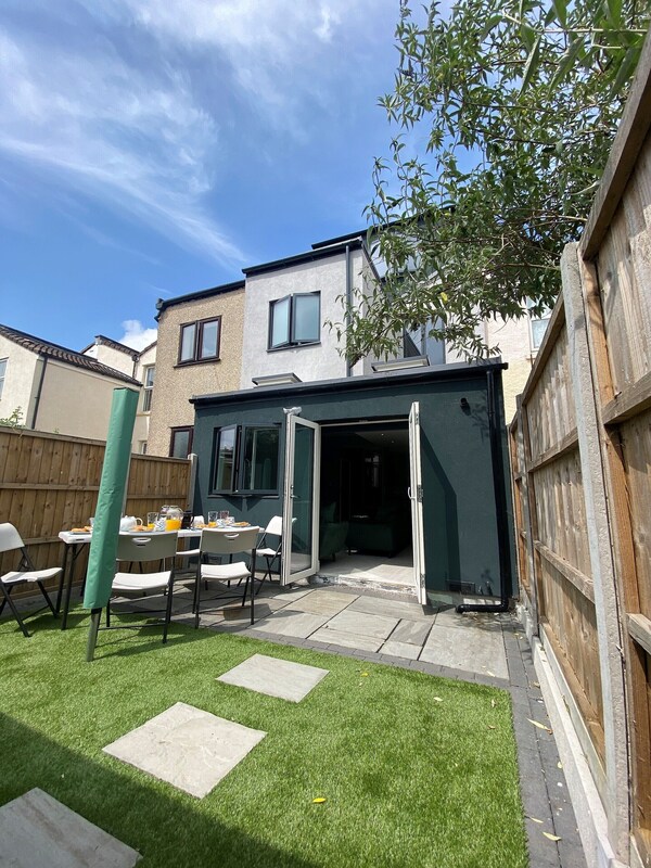 Superb Townhouse Near Vibrant Gloucester Road - Filton