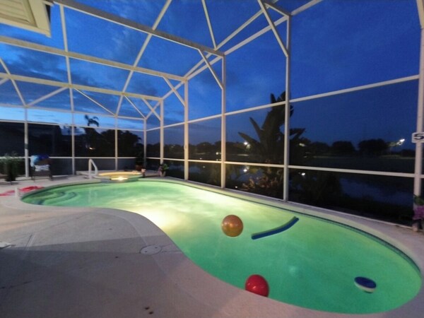 Orlando Davenport By Disney With Pool And Spa And View To The Lake Golf Course - Davenport, FL