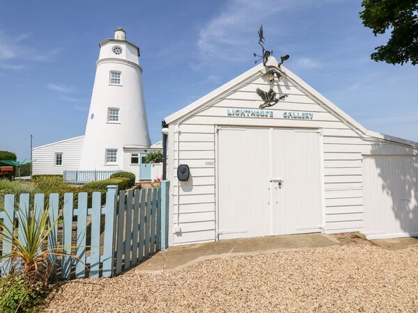 The Sir Peter Scott Lighthouse, Pet Friendly In Sutton Bridge - Cambridgeshire