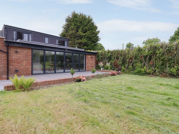 Kite View Cottage, Pet Friendly, With A Garden In Holmer Green - Beaconsfield, UK