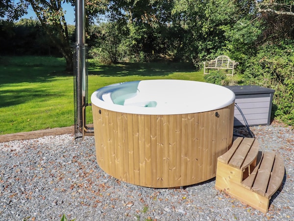 Woodcutters, Pet Friendly, Character Holiday Cottage In Launceston - Devon