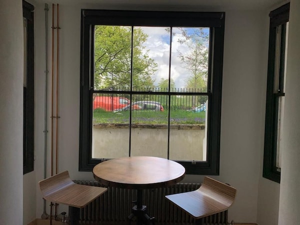 Pristine Montpellier Gardens Apartment - Tewkesbury