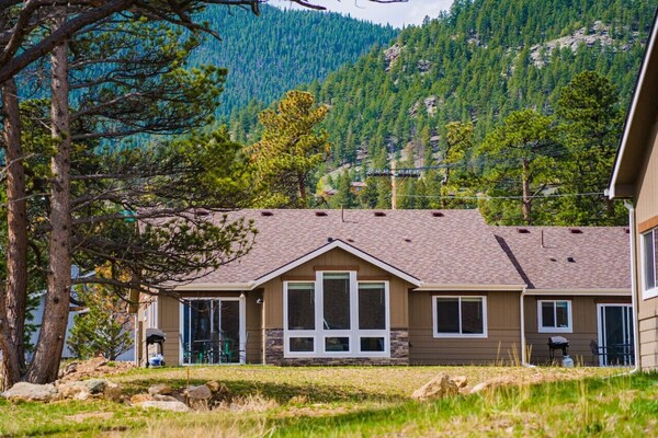 Sale! Dogs Ok! Views, King Bed, Near National Park - Estes Park, CO