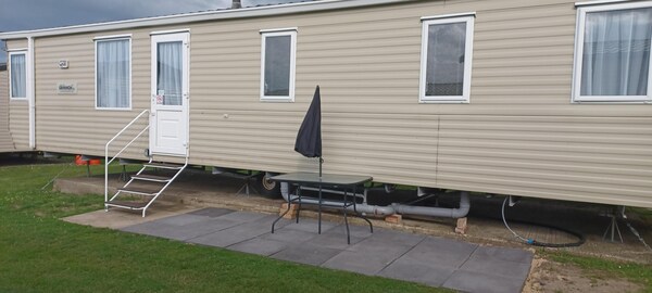 Lovely Caravan By The Beach In Pakefield, Suffolk Ref 68007cl - Lowestoft