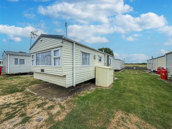 Superb Caravan With Free Wifi At Seawick Holiday Park Ref 27022s - Clacton-on-Sea