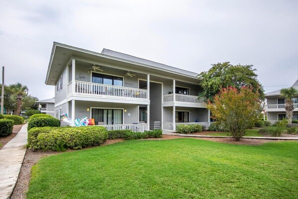 Beach, Pool, Sleeps 4, Tennis, 2 Bikes, Free Golf Daily - Heated Pool Seasonally - Seaside, FL