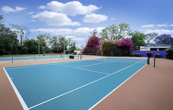 Look No Further! 3 Contemporary Units, Outdoor Pool, Free Shuttle And Parking! - Gaborone