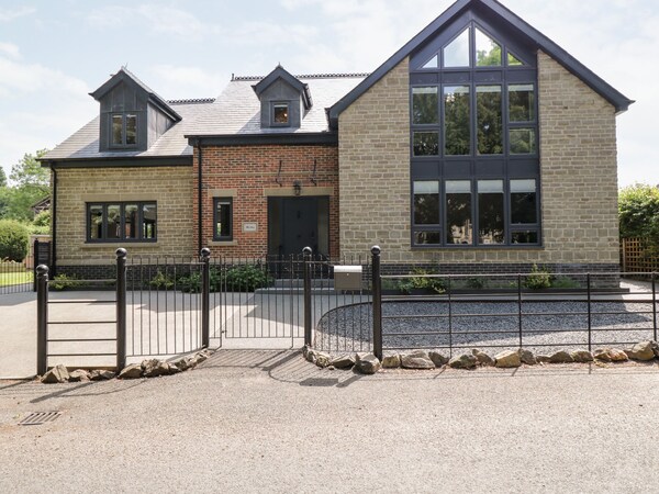 Thornbury, Family Friendly, With Hot Tub In Barnard's Green, Malvern - 코츠월드