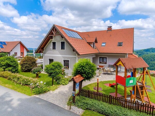 Familienzimmer - Gästehaus Bergbrunnen - Loipersdorf bei Fürstenfeld