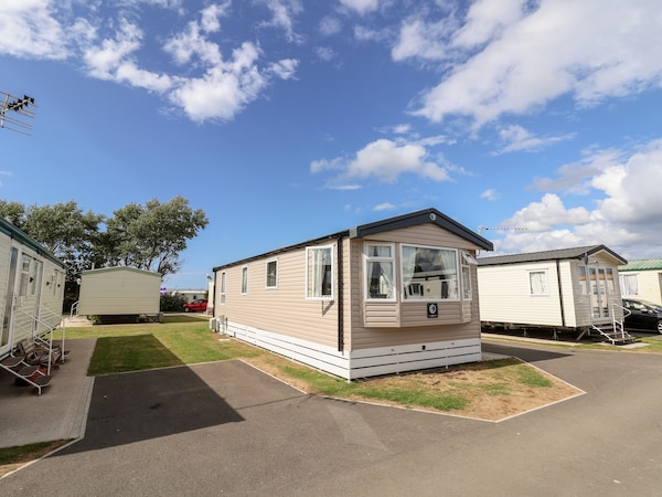 Abcvan, Family Friendly, With A Garden In Towyn - Towyn