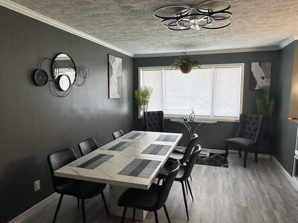 Modern Styled 3 Bdrm 2 Bath With A Game Room And Large Sitting And Dining Area. - Cheat Lake, WV