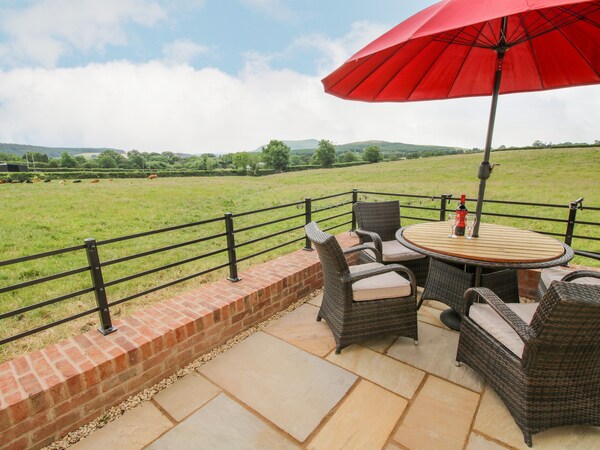 Mossy Lodge, Pet Friendly, Character Holiday Cottage In Minsterley - Welshpool