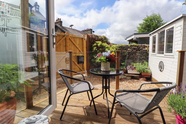 The Sunflower, Pet Friendly, With A Garden In Windermere - Bowness-on-Windermere