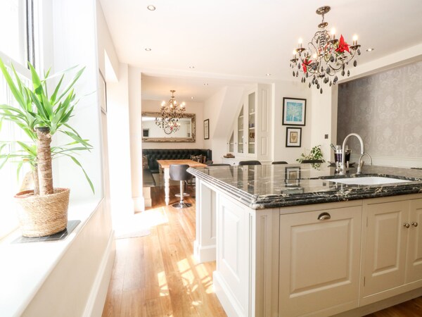 The Farmhouse, Family Friendly, With Hot Tub In North Walsham - Norfolk